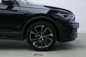 Black Volkswagen Tiguan 2021 in Vilnius, with an engine capacity of 1.50 L and mileage of 92 thousand km for 26490 €, photo 4 on AUTOMOTO.COM.LV