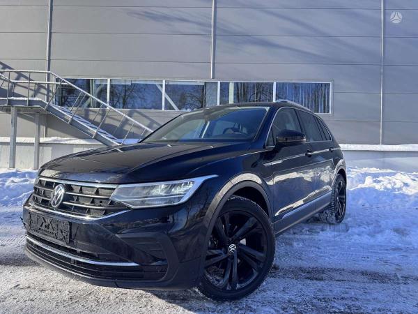 Black Volkswagen Tiguan 2021 in Alytus, with an engine capacity of 1.50 L and mileage of 197 thousand km for 16700 €, photo 2 on AUTOMOTO.COM.LV