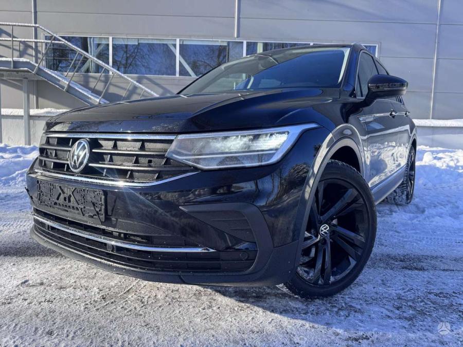 Black Volkswagen Tiguan 2021 in Alytus, with an engine capacity of 1.50 L and mileage of 197 thousand km for 16700 €, photo 4 on AUTOMOTO.COM.LV