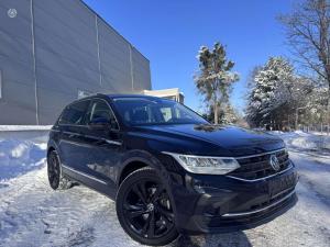 Black Volkswagen Tiguan 2021 in Alytus, with an engine capacity of 1.50 L and mileage of 197 thousand km for 16700 €, photo 7 on AUTOMOTO.COM.LV