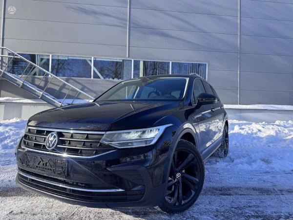 Black Volkswagen Tiguan 2021 in Alytus, with an engine capacity of 1.50 L and mileage of 197 thousand km for 16700 €, photo 8 on AUTOMOTO.COM.LV
