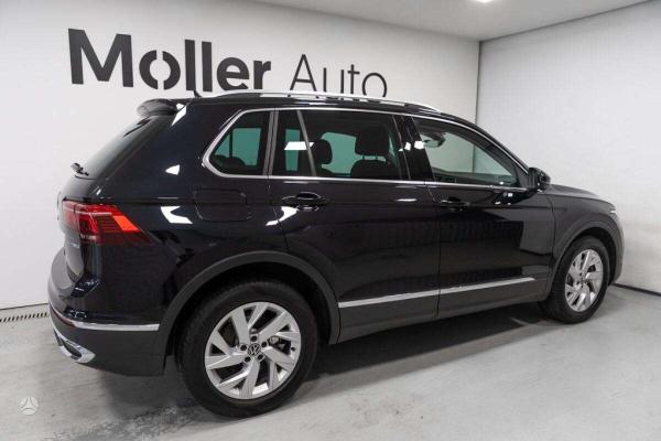 Black Volkswagen Tiguan 2021 in Vilnius, with an engine capacity of 1.40 L and mileage of 139 thousand km for 21500 €, photo 3 on AUTOMOTO.COM.LV