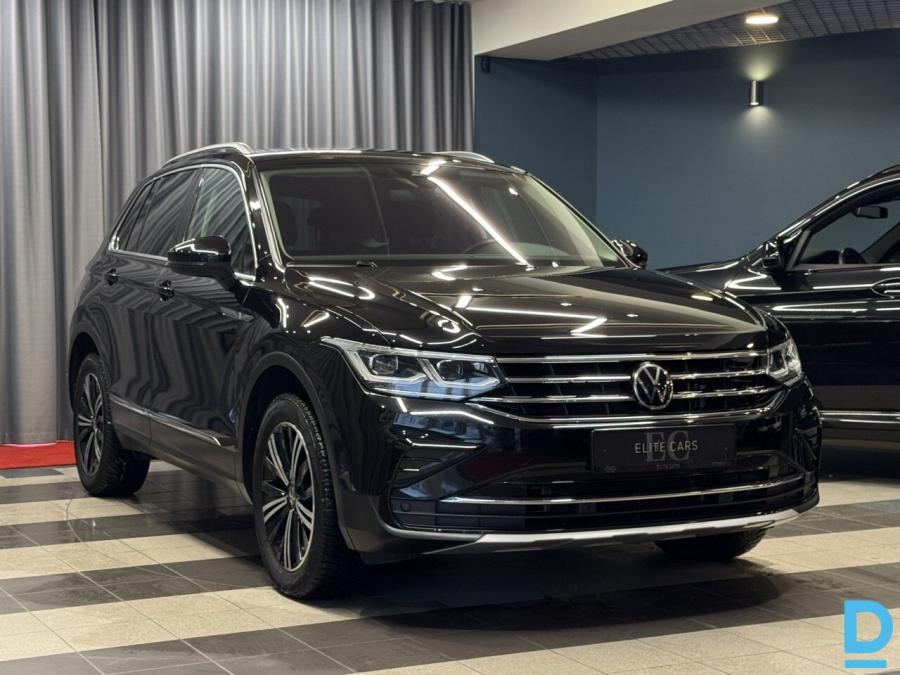 Black Volkswagen Tiguan 2021 in Marupe, with an engine capacity of 2.00 L and mileage of 178 thousand km for 22990 €, photo 2 on AUTOMOTO.COM.LV