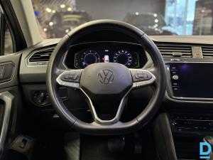 Black Volkswagen Tiguan 2021 in Marupe, with an engine capacity of 2.00 L and mileage of 178 thousand km for 22990 €, photo 9 on AUTOMOTO.COM.LV