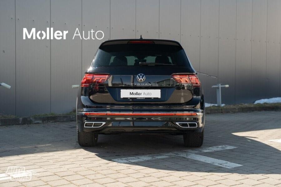 Black Volkswagen Tiguan 2021 in Vilnius, with an engine capacity of 1.50 L and mileage of 51 thousand km for 27750 €, photo 6 on AUTOMOTO.COM.LV