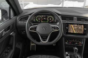 Black Volkswagen Tiguan 2021 in Vilnius, with an engine capacity of 1.50 L and mileage of 51 thousand km for 27750 €, photo 20 on AUTOMOTO.COM.LV