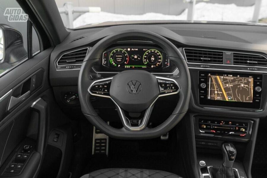 Black Volkswagen Tiguan 2021 in Vilnius, with an engine capacity of 1.50 L and mileage of 51 thousand km for 27750 €, photo 20 on AUTOMOTO.COM.LV