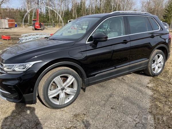Melns Volkswagen Tiguan 2021 Rīga, ar dzinēja tilpumu 1.40 L un nobraukumu 161 tūkst. km par 21350 €, foto 1 vietnē AUTOMOTO.COM.LV