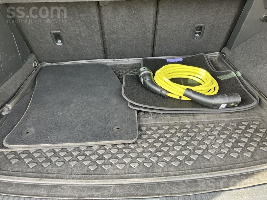 Black Volkswagen Tiguan 2021 in Riga, with an engine capacity of 1.40 L and mileage of 161 thousand km for 21350 €, photo 7 on AUTOMOTO.COM.LV