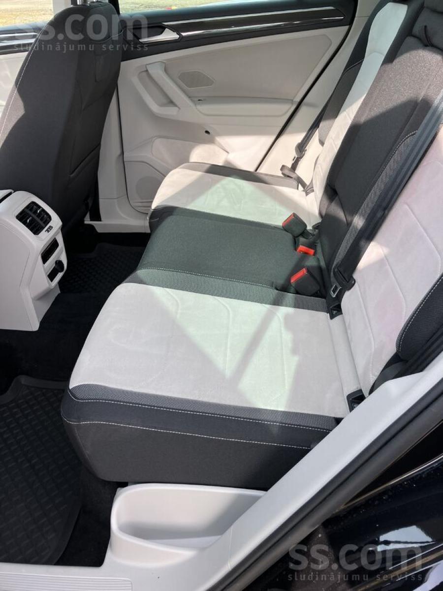Black Volkswagen Tiguan 2021 in Riga, with an engine capacity of 1.40 L and mileage of 161 thousand km for 21350 €, photo 9 on AUTOMOTO.COM.LV