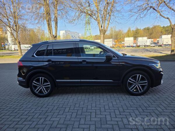 Black Volkswagen Tiguan 2021 in Riga, with an engine capacity of 1.50 L and mileage of 45 thousand km for 26500 €, photo 4 on AUTOMOTO.COM.LV