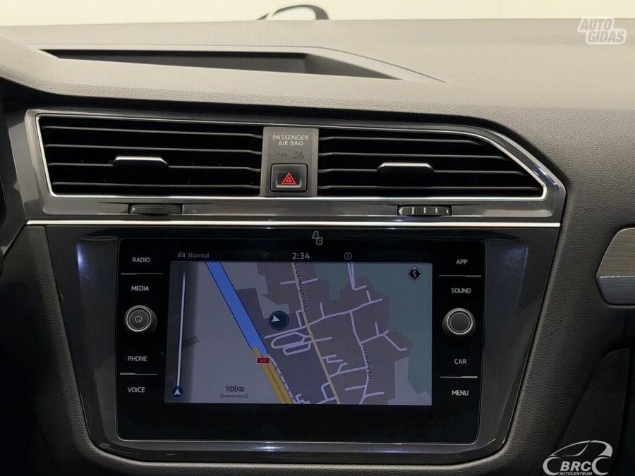 Melns Volkswagen Tiguan 2021 Avižieniai, ar dzinēja tilpumu 2.00 L un nobraukumu 170 tūkst. km par 18900 €, foto 16 vietnē AUTOMOTO.COM.LV