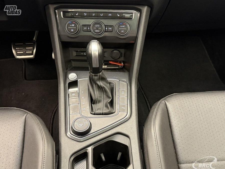 Melns Volkswagen Tiguan 2021 Avižieniai, ar dzinēja tilpumu 2.00 L un nobraukumu 170 tūkst. km par 18900 €, foto 18 vietnē AUTOMOTO.COM.LV