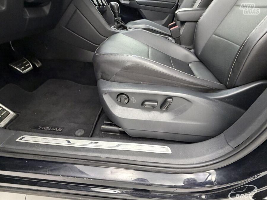Melns Volkswagen Tiguan 2021 Avižieniai, ar dzinēja tilpumu 2.00 L un nobraukumu 170 tūkst. km par 18900 €, foto 22 vietnē AUTOMOTO.COM.LV