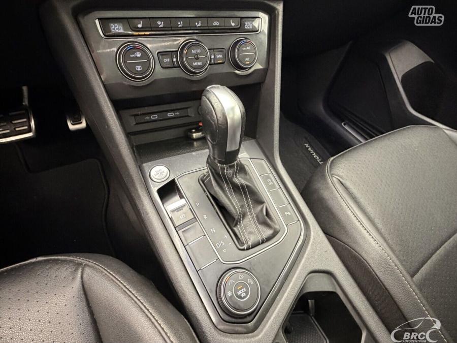 Melns Volkswagen Tiguan 2021 Avižieniai, ar dzinēja tilpumu 2.00 L un nobraukumu 170 tūkst. km par 18900 €, foto 26 vietnē AUTOMOTO.COM.LV