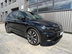 Black Volkswagen Tiguan 2021 in Riga, with an engine capacity of 2.00 L and mileage of 170 thousand km for 22999 €, photo 3 on AUTOMOTO.COM.LV