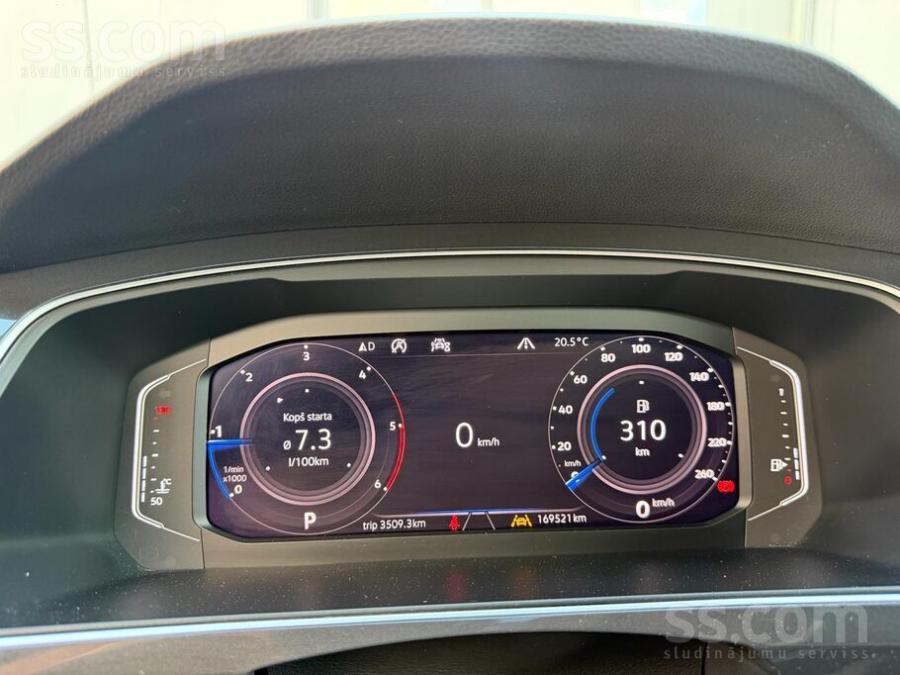 Black Volkswagen Tiguan 2021 in Riga, with an engine capacity of 2.00 L and mileage of 170 thousand km for 22999 €, photo 13 on AUTOMOTO.COM.LV