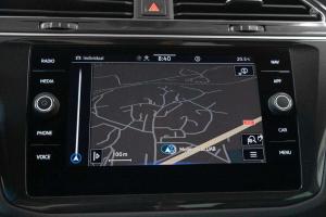 Black Volkswagen Tiguan 2021 in Vilnius, with an engine capacity of 2.00 L and mileage of 133 thousand km for 28900 €, photo 15 on AUTOMOTO.COM.LV
