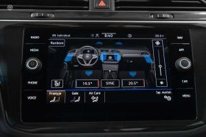 Black Volkswagen Tiguan 2021 in Vilnius, with an engine capacity of 2.00 L and mileage of 133 thousand km for 28900 €, photo 18 on AUTOMOTO.COM.LV