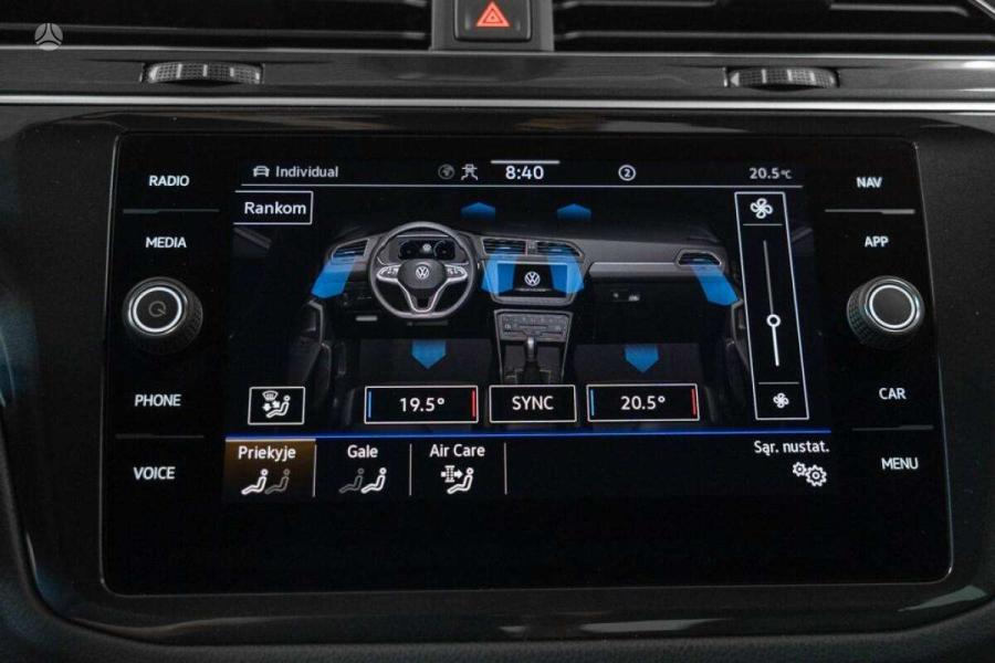 Black Volkswagen Tiguan 2021 in Vilnius, with an engine capacity of 2.00 L and mileage of 133 thousand km for 28900 €, photo 18 on AUTOMOTO.COM.LV