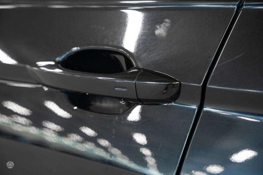 Black Volkswagen Tiguan 2021 in Vilnius, with an engine capacity of 2.00 L and mileage of 133 thousand km for 28900 €, photo 25 on AUTOMOTO.COM.LV