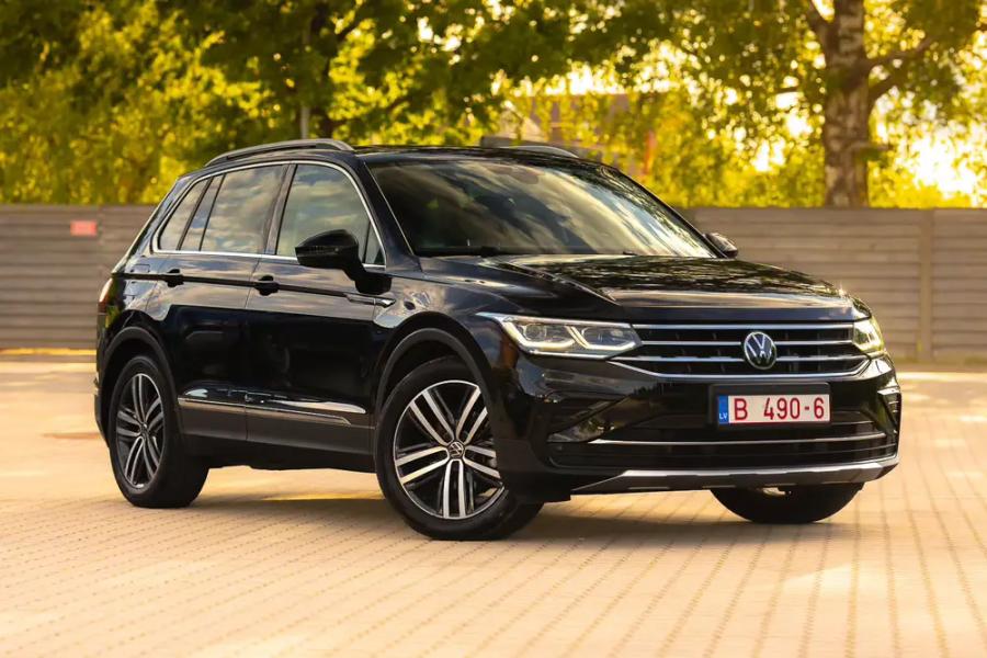 Melns Volkswagen Tiguan 2021 Jelgava, ar dzinēja tilpumu 2.00 L un nobraukumu 178 tūkst. km par 22800 €, foto 1 vietnē AUTOMOTO.COM.LV