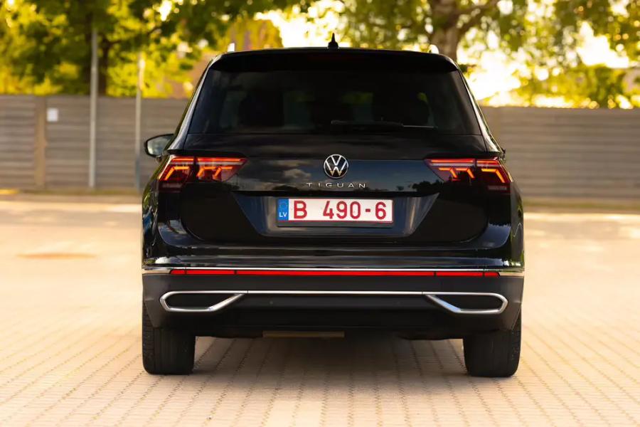 Melns Volkswagen Tiguan 2021 Jelgava, ar dzinēja tilpumu 2.00 L un nobraukumu 178 tūkst. km par 22800 €, foto 7 vietnē AUTOMOTO.COM.LV