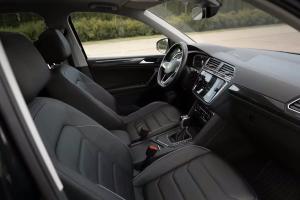 Melns Volkswagen Tiguan 2021 Jelgava, ar dzinēja tilpumu 2.00 L un nobraukumu 178 tūkst. km par 22800 €, foto 10 vietnē AUTOMOTO.COM.LV