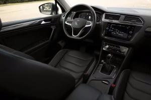 Melns Volkswagen Tiguan 2021 Jelgava, ar dzinēja tilpumu 2.00 L un nobraukumu 178 tūkst. km par 22800 €, foto 13 vietnē AUTOMOTO.COM.LV