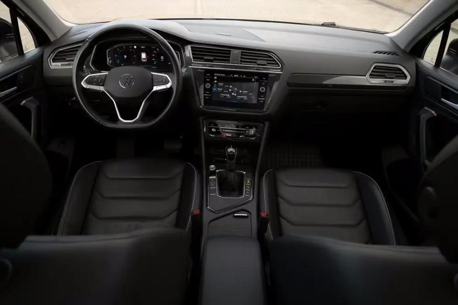 Melns Volkswagen Tiguan 2021 Jelgava, ar dzinēja tilpumu 2.00 L un nobraukumu 178 tūkst. km par 22800 €, foto 14 vietnē AUTOMOTO.COM.LV