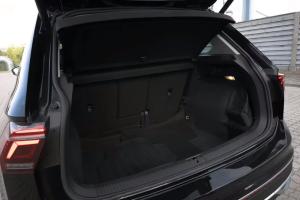 Melns Volkswagen Tiguan 2021 Jelgava, ar dzinēja tilpumu 2.00 L un nobraukumu 178 tūkst. km par 22800 €, foto 16 vietnē AUTOMOTO.COM.LV