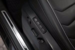 Melns Volkswagen Tiguan 2021 Jelgava, ar dzinēja tilpumu 2.00 L un nobraukumu 178 tūkst. km par 22800 €, foto 19 vietnē AUTOMOTO.COM.LV