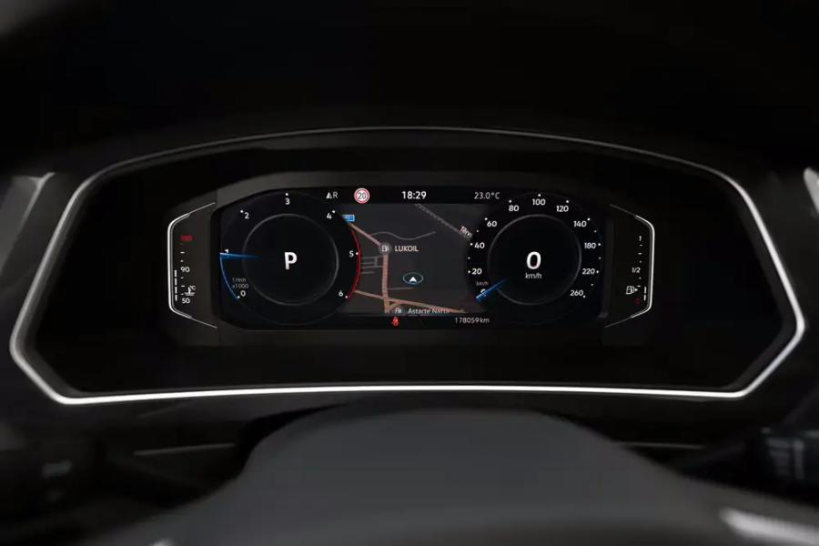 Melns Volkswagen Tiguan 2021 Jelgava, ar dzinēja tilpumu 2.00 L un nobraukumu 178 tūkst. km par 22800 €, foto 20 vietnē AUTOMOTO.COM.LV