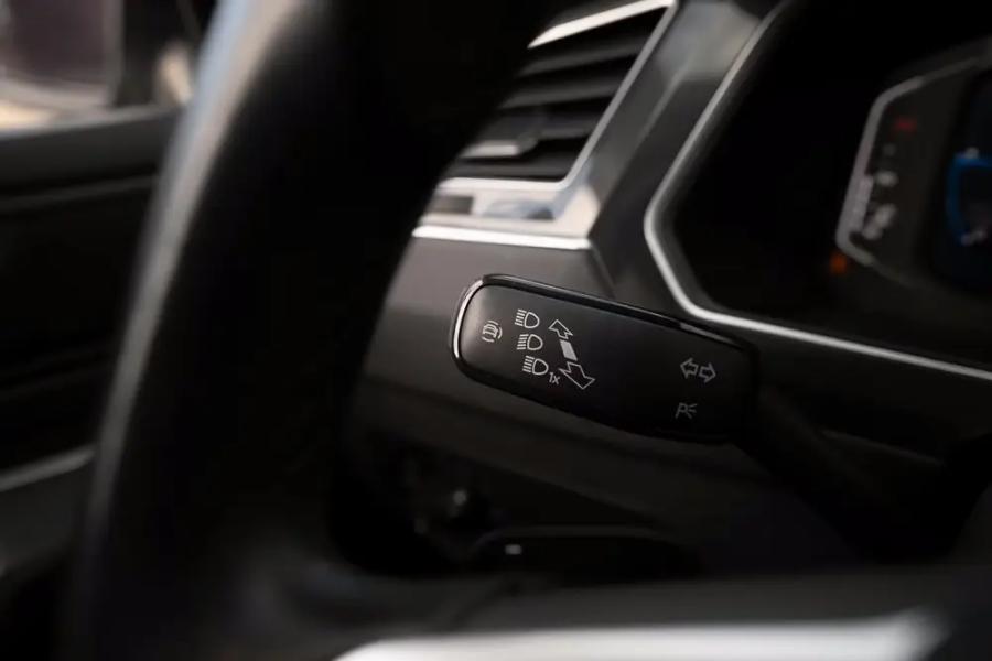 Melns Volkswagen Tiguan 2021 Jelgava, ar dzinēja tilpumu 2.00 L un nobraukumu 178 tūkst. km par 22800 €, foto 22 vietnē AUTOMOTO.COM.LV