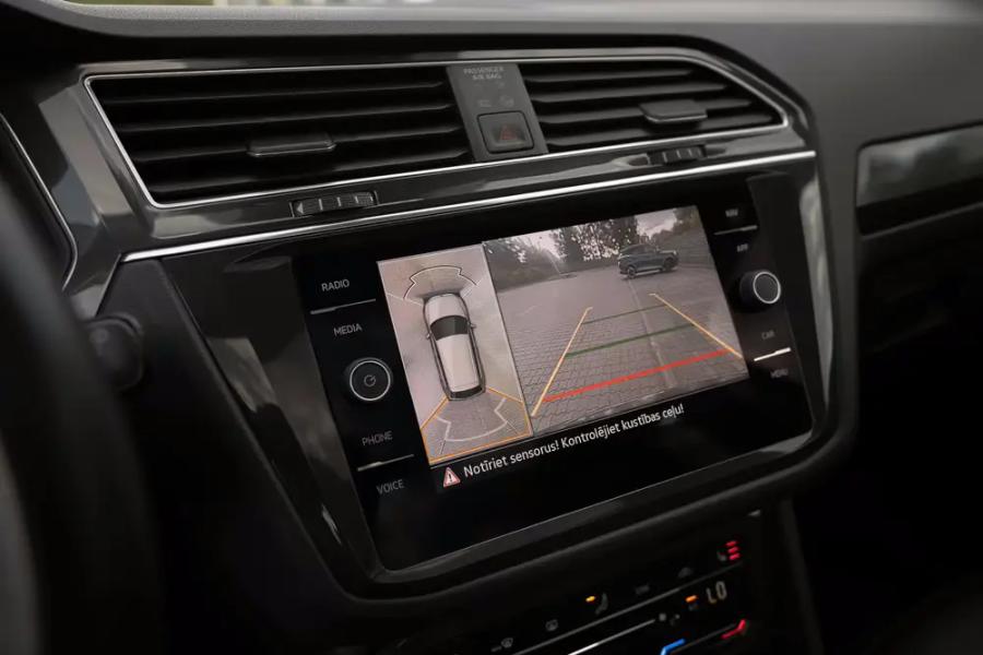 Melns Volkswagen Tiguan 2021 Jelgava, ar dzinēja tilpumu 2.00 L un nobraukumu 178 tūkst. km par 22800 €, foto 26 vietnē AUTOMOTO.COM.LV