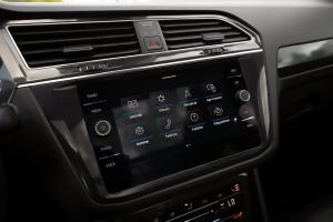 Melns Volkswagen Tiguan 2021 Jelgava, ar dzinēja tilpumu 2.00 L un nobraukumu 178 tūkst. km par 22800 €, foto 28 vietnē AUTOMOTO.COM.LV