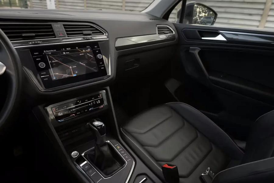 Melns Volkswagen Tiguan 2021 Jelgava, ar dzinēja tilpumu 2.00 L un nobraukumu 178 tūkst. km par 22800 €, foto 29 vietnē AUTOMOTO.COM.LV