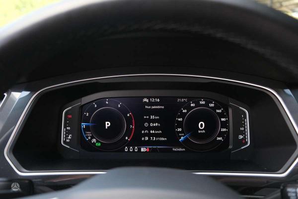 Black Volkswagen Tiguan 2021 in Vilnius, with an engine capacity of 1.50 L and mileage of 96 thousand km for 20900 €, photo 6 on AUTOMOTO.COM.LV