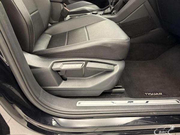 Black Volkswagen Tiguan 2021 in Vilnius, with an engine capacity of 1.98 L and mileage of 170 thousand km for 17900 €, photo 7 on AUTOMOTO.COM.LV