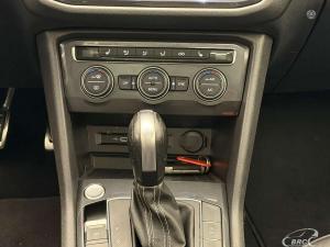 Black Volkswagen Tiguan 2021 in Vilnius, with an engine capacity of 1.98 L and mileage of 170 thousand km for 17900 €, photo 18 on AUTOMOTO.COM.LV