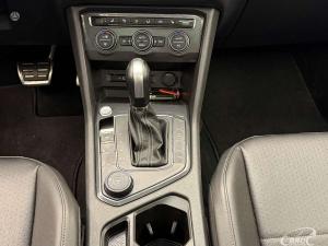 Black Volkswagen Tiguan 2021 in Vilnius, with an engine capacity of 1.98 L and mileage of 170 thousand km for 17900 €, photo 19 on AUTOMOTO.COM.LV