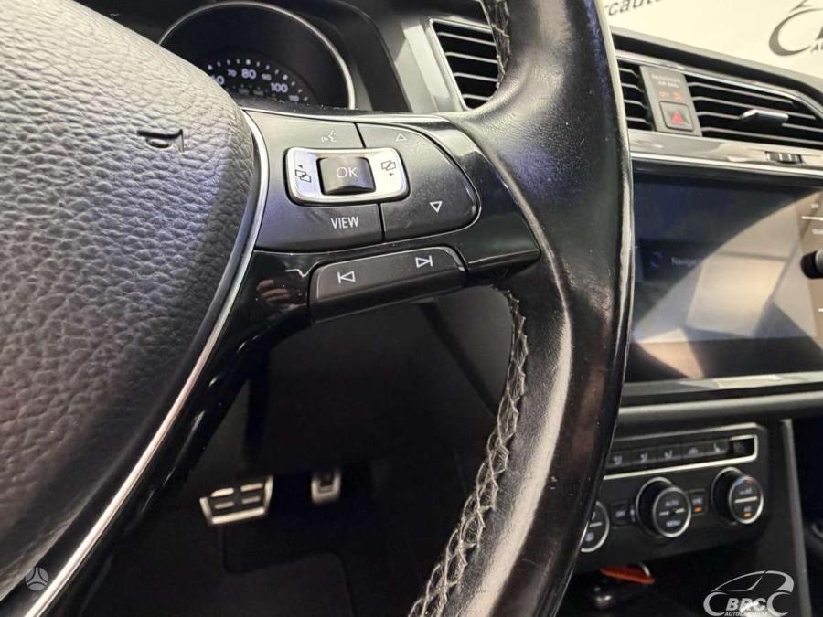 Black Volkswagen Tiguan 2021 in Vilnius, with an engine capacity of 1.98 L and mileage of 170 thousand km for 17900 €, photo 30 on AUTOMOTO.COM.LV