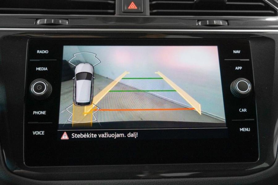 Melns Volkswagen Tiguan 2021 Viļņa, ar dzinēja tilpumu 2.00 L un nobraukumu 133 tūkst. km par 28900 €, foto 18 vietnē AUTOMOTO.COM.LV