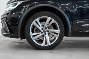 Melns Volkswagen Tiguan 2021 Viļņa, ar dzinēja tilpumu 2.00 L un nobraukumu 133 tūkst. km par 28900 €, foto 30 vietnē AUTOMOTO.COM.LV