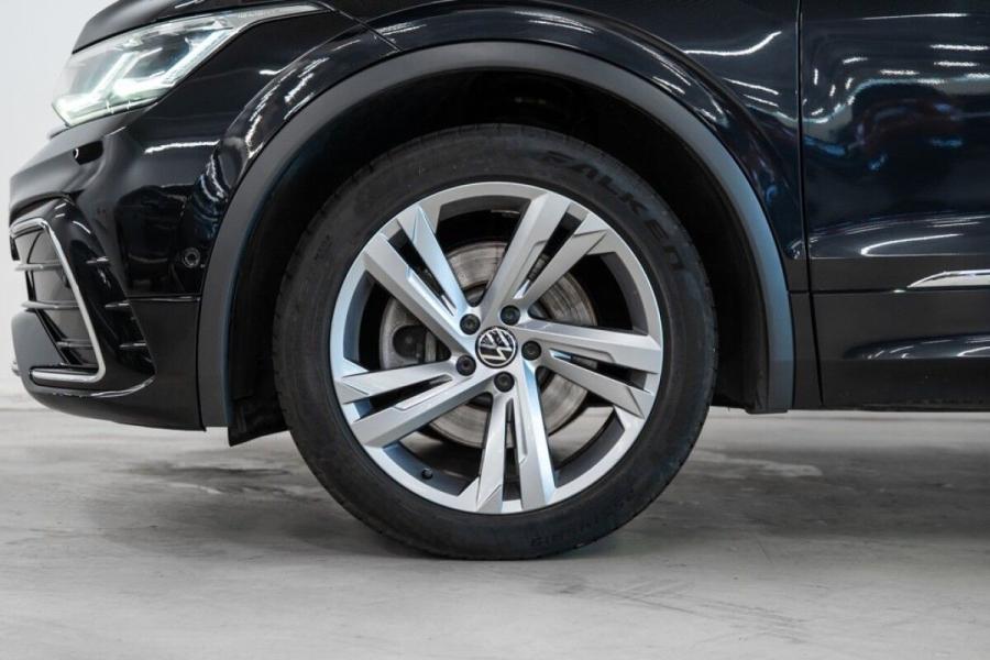 Melns Volkswagen Tiguan 2021 Viļņa, ar dzinēja tilpumu 2.00 L un nobraukumu 133 tūkst. km par 28900 €, foto 30 vietnē AUTOMOTO.COM.LV