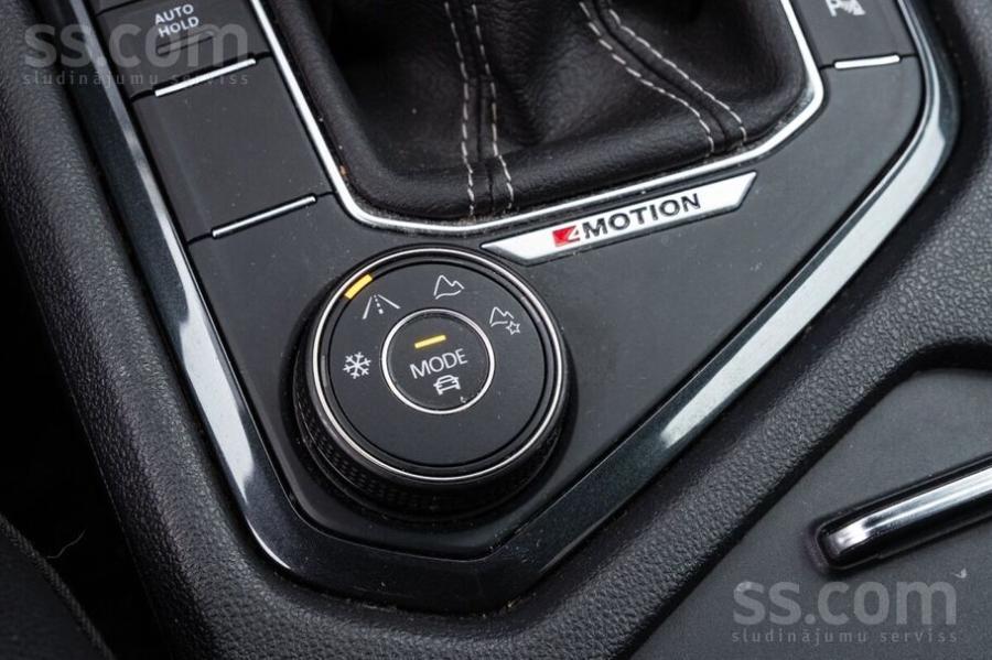 Melns Volkswagen Tiguan 2021 Rīga, ar dzinēja tilpumu 2.00 L un nobraukumu 118 tūkst. km par 27950 €, foto 18 vietnē AUTOMOTO.COM.LV