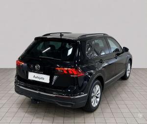 Black Volkswagen Tiguan 2021 in Kaunas, with an engine capacity of 1.50 L and mileage of 131 thousand km for 19900 €, photo 5 on AUTOMOTO.COM.LV