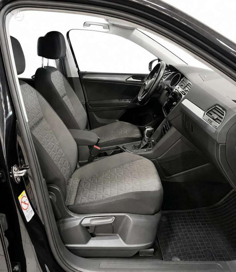 Black Volkswagen Tiguan 2021 in Kaunas, with an engine capacity of 1.50 L and mileage of 131 thousand km for 19900 €, photo 10 on AUTOMOTO.COM.LV