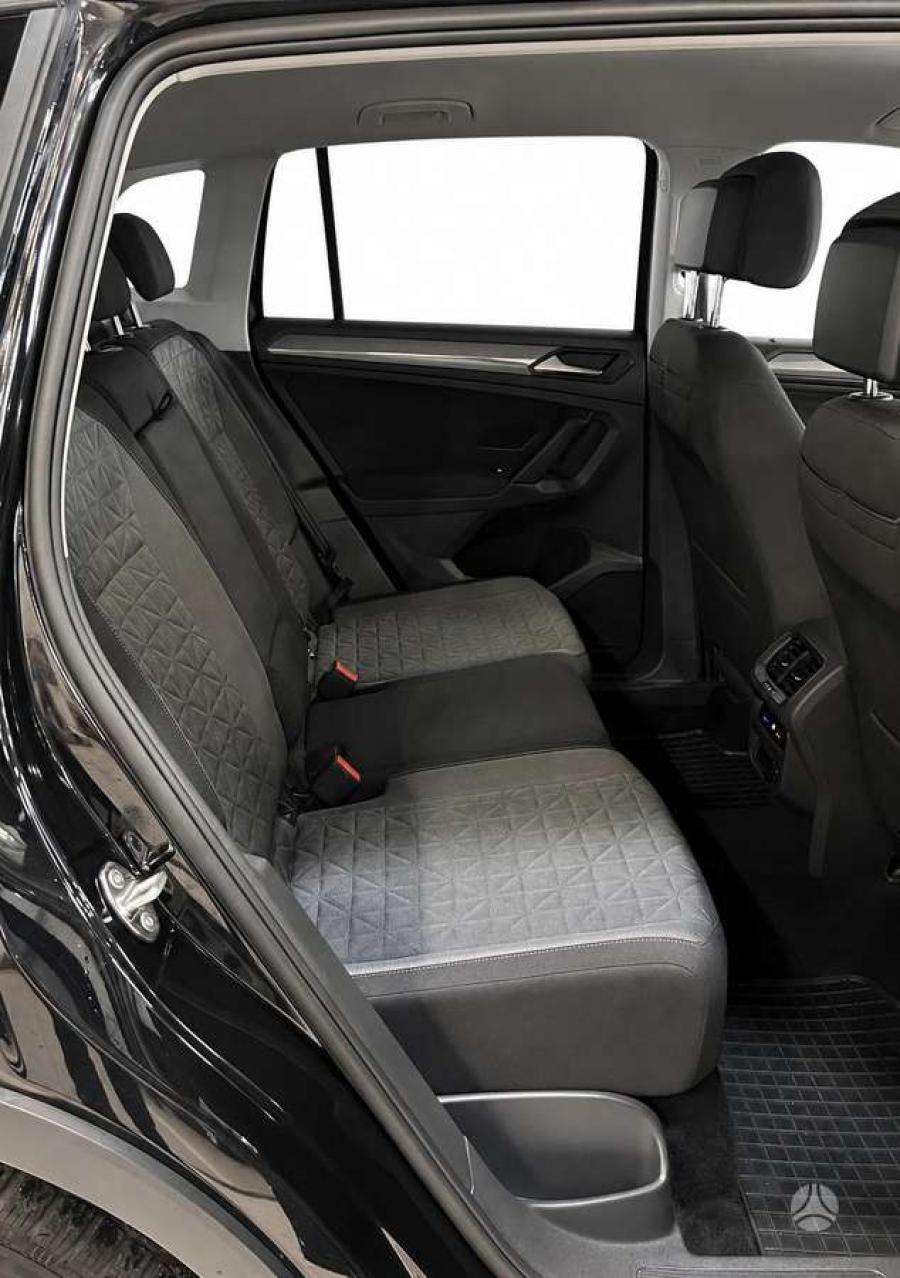 Black Volkswagen Tiguan 2021 in Kaunas, with an engine capacity of 1.50 L and mileage of 131 thousand km for 19900 €, photo 11 on AUTOMOTO.COM.LV