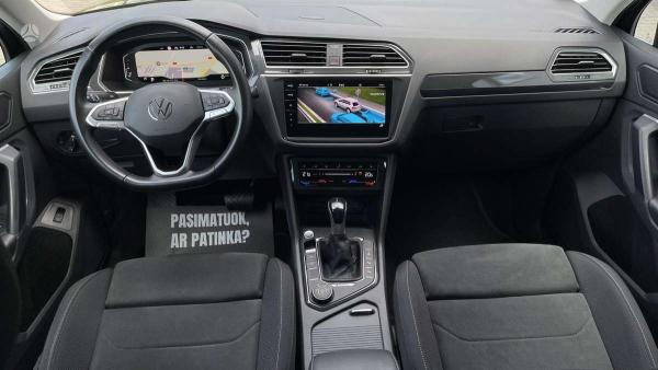 Melns Volkswagen Tiguan 2021 Marijampole, ar dzinēja tilpumu 1.97 L un nobraukumu 285 tūkst. km par 19990 €, foto 2 vietnē AUTOMOTO.COM.LV